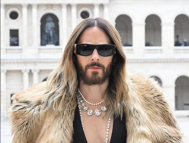 Shirtless at a clothing event, Leto stands out with his abs and ...