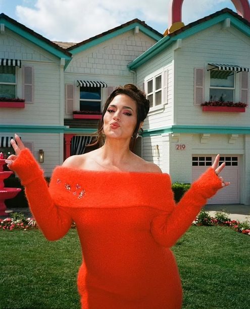 Graham emulates Barbie glamor in snapshots from the set of the show ...