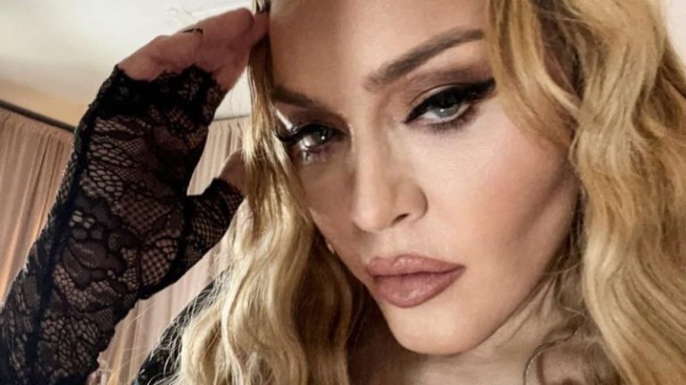 Madonna strips tօpless and poses in a tight jumpsuit, sharing pictures