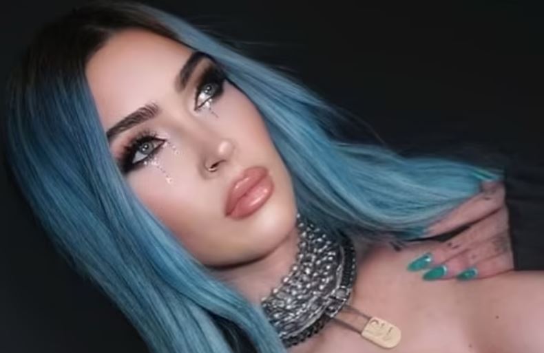 Megan Fox shows off her flawless face in glamorous selfies