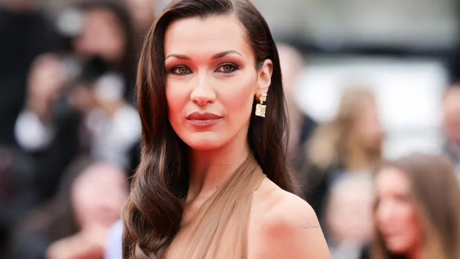 Bella Hadid is a total bombshell on the balcony as she cooks up a storm ...
